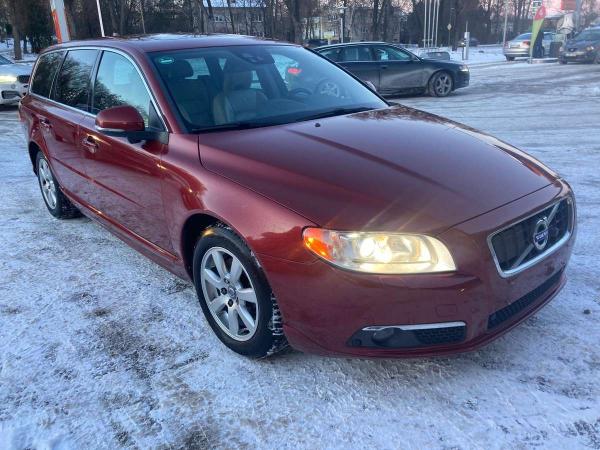 Sarkans Volvo V70 2012 Kauņa, ar dzinēja tilpumu 1.56 L un nobraukumu 224 tūkst. km par 6850 €, foto 1 vietnē AUTOMOTO.COM.LV