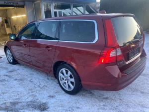 Red Volvo V70 2012 in Kaunas, with an engine capacity of 1.56 L and mileage of 224 thousand km for 6850 €, photo 5 on AUTOMOTO.COM.LV