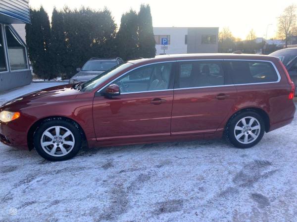 Sarkans Volvo V70 2012 Kauņa, ar dzinēja tilpumu 1.56 L un nobraukumu 224 tūkst. km par 6850 €, foto 6 vietnē AUTOMOTO.COM.LV