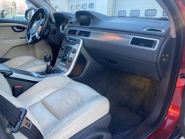 Sarkans Volvo V70 2012 Kauņa, ar dzinēja tilpumu 1.56 L un nobraukumu 224 tūkst. km par 6850 €, foto 10 vietnē AUTOMOTO.COM.LV