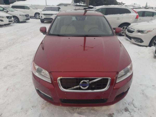 Red Volvo V70 2012 in Kaunas, with an engine capacity of 1.56 L and mileage of 224 thousand km for 6600 €, photo 2 on AUTOMOTO.COM.LV