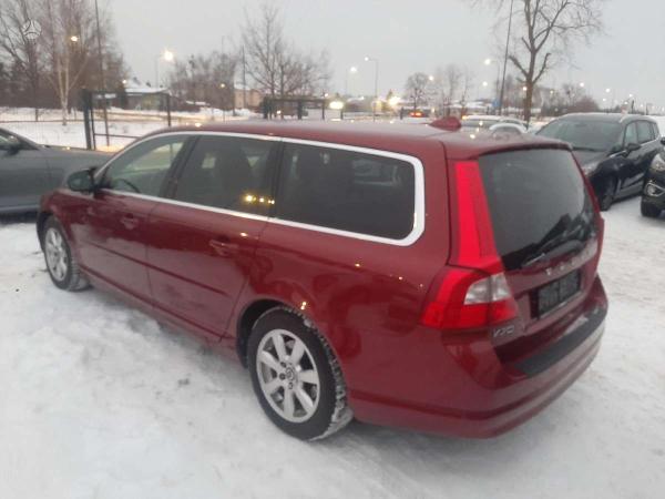 Red Volvo V70 2012 in Kaunas, with an engine capacity of 1.56 L and mileage of 224 thousand km for 6600 €, photo 6 on AUTOMOTO.COM.LV
