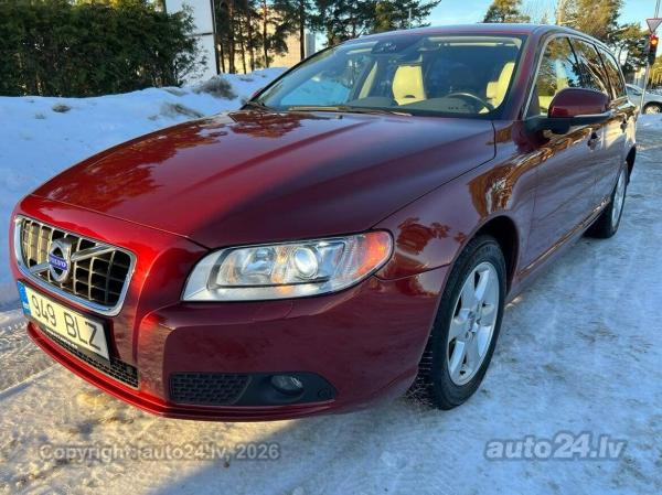 Sarkans Volvo V70 2012 Tallina, ar dzinēja tilpumu 2.00 L un nobraukumu 200 tūkst. km par 7777 €, foto 1 vietnē AUTOMOTO.COM.LV