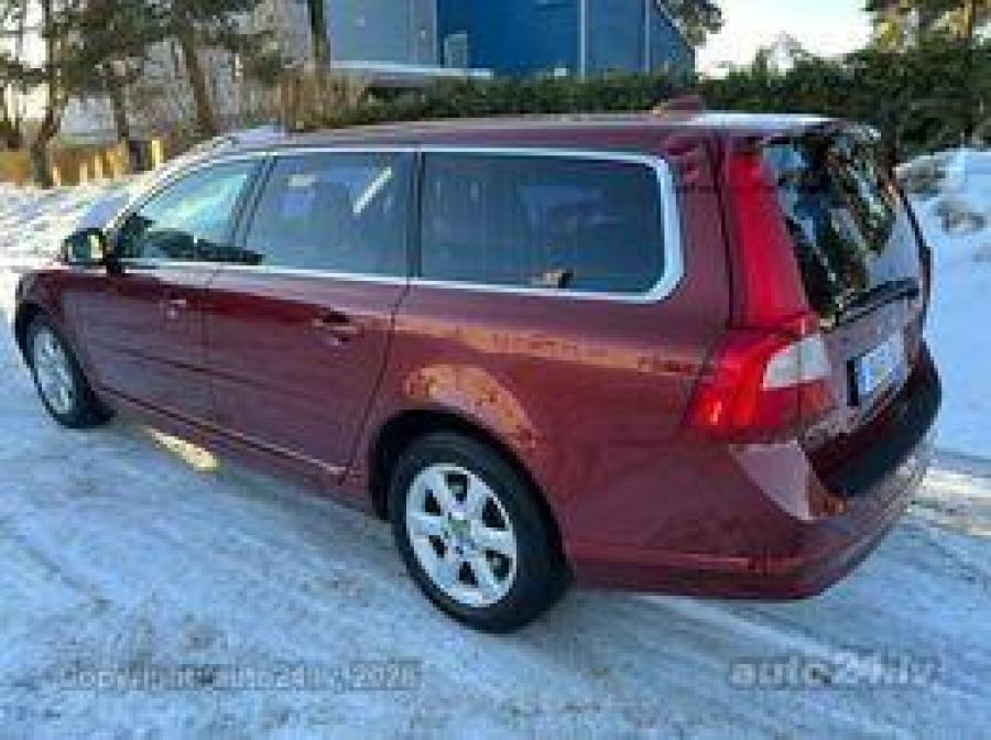 Sarkans Volvo V70 2012 Tallina, ar dzinēja tilpumu 2.00 L un nobraukumu 200 tūkst. km par 7777 €, foto 3 vietnē AUTOMOTO.COM.LV