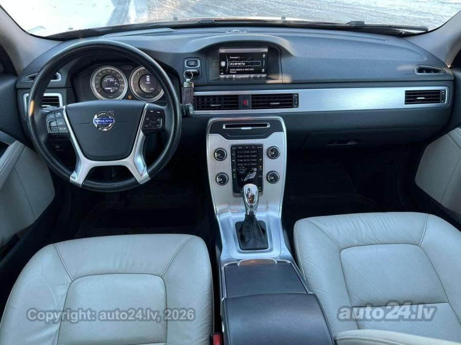 Sarkans Volvo V70 2012 Tallina, ar dzinēja tilpumu 2.00 L un nobraukumu 200 tūkst. km par 7777 €, foto 6 vietnē AUTOMOTO.COM.LV