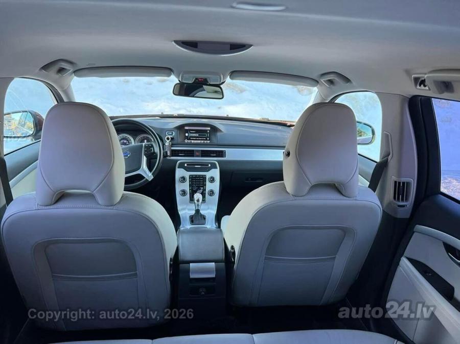 Sarkans Volvo V70 2012 Tallina, ar dzinēja tilpumu 2.00 L un nobraukumu 200 tūkst. km par 7777 €, foto 7 vietnē AUTOMOTO.COM.LV