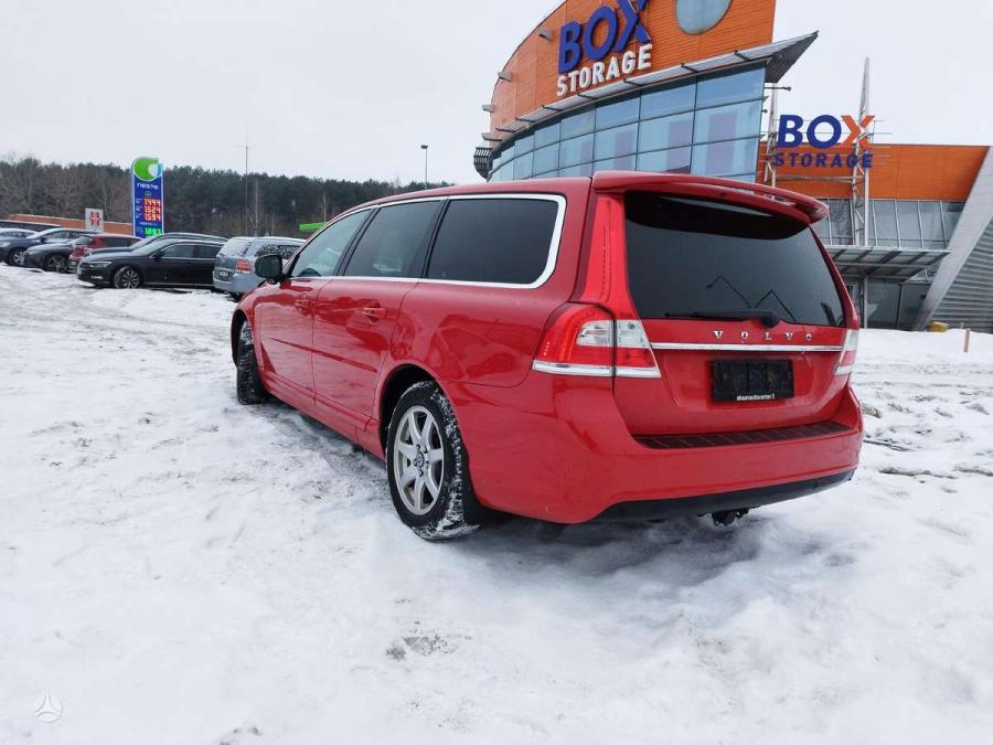 Red Volvo V70 2013 in Vilnius, with an engine capacity of 1.98 L and mileage of 248 thousand km for 7400 €, photo 5 on AUTOMOTO.COM.LV