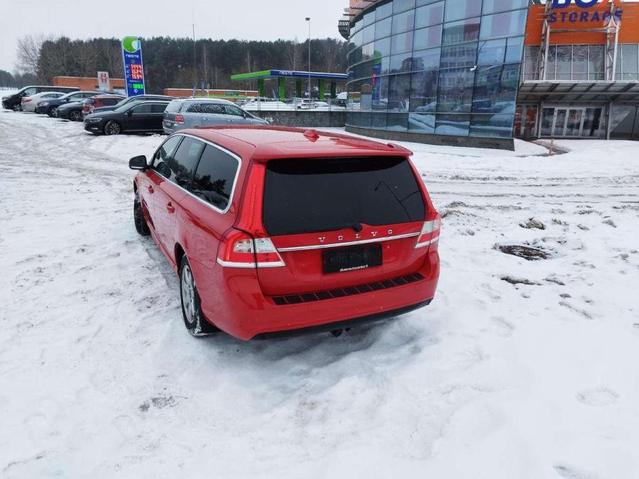Red Volvo V70 2013 in Vilnius, with an engine capacity of 1.98 L and mileage of 248 thousand km for 7400 €, photo 10 on AUTOMOTO.COM.LV