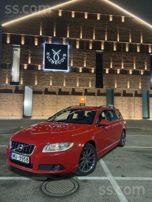 Sarkans Volvo V70 2013 Rīga, ar dzinēja tilpumu 2.00 L un nobraukumu 425 tūkst. km par 6650 €, foto  vietnē AUTOMOTO.COM.LV