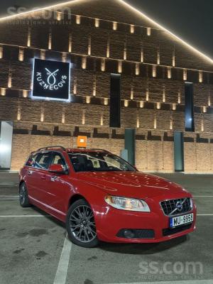 Red Volvo V70 2013 in Riga, with an engine capacity of 2.00 L and mileage of 425 thousand km for 6650 €, photo 3 on AUTOMOTO.COM.LV