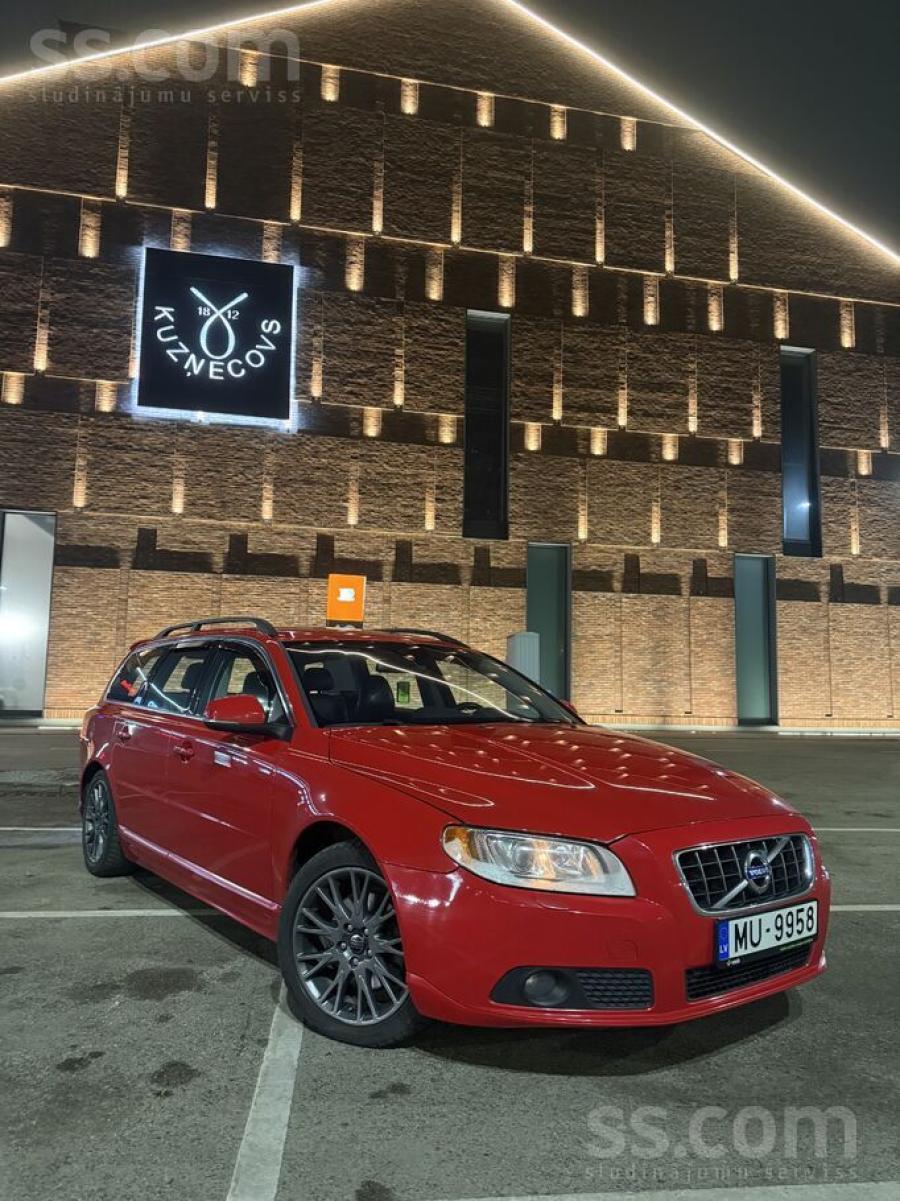 Red Volvo V70 2013 in Riga, with an engine capacity of 2.00 L and mileage of 425 thousand km for 6650 €, photo 3 on AUTOMOTO.COM.LV