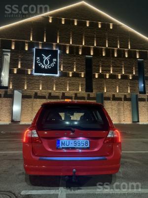 Red Volvo V70 2013 in Riga, with an engine capacity of 2.00 L and mileage of 425 thousand km for 6650 €, photo 4 on AUTOMOTO.COM.LV