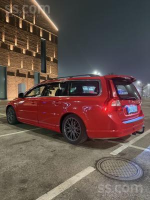 Red Volvo V70 2013 in Riga, with an engine capacity of 2.00 L and mileage of 425 thousand km for 6650 €, photo 5 on AUTOMOTO.COM.LV