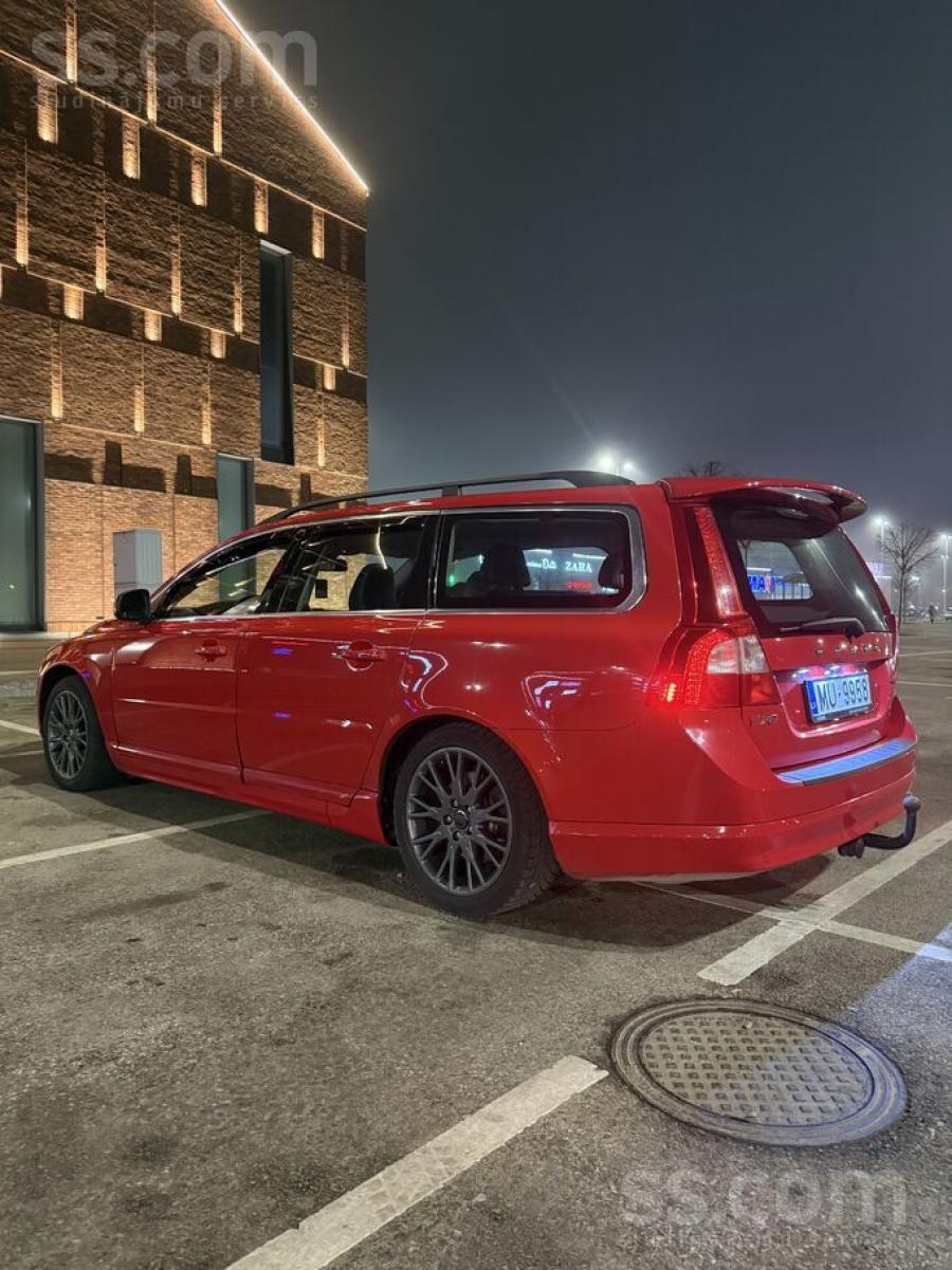 Red Volvo V70 2013 in Riga, with an engine capacity of 2.00 L and mileage of 425 thousand km for 6650 €, photo 5 on AUTOMOTO.COM.LV