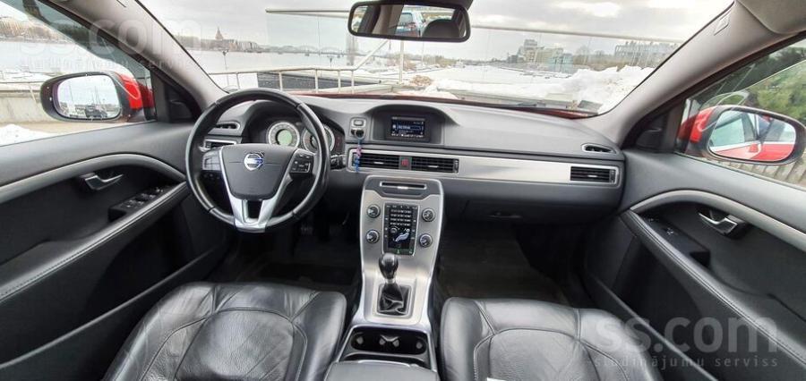Red Volvo V70 2013 in Riga, with an engine capacity of 2.00 L and mileage of 425 thousand km for 6650 €, photo 7 on AUTOMOTO.COM.LV
