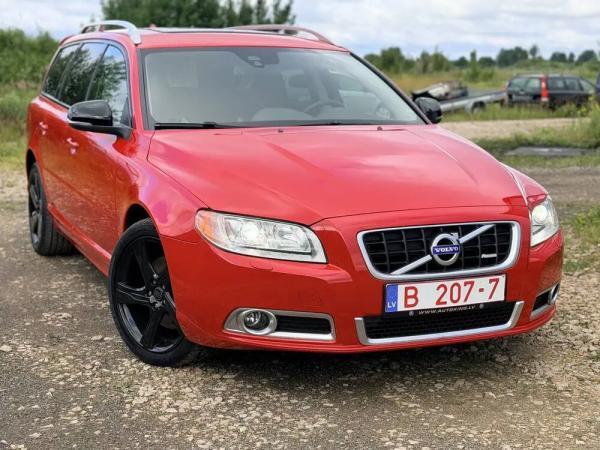 Sarkans Volvo V70 2013 Rīga, ar dzinēja tilpumu 2.00 L un nobraukumu 0 tūkst. km par 6995 €, foto 1 vietnē AUTOMOTO.COM.LV