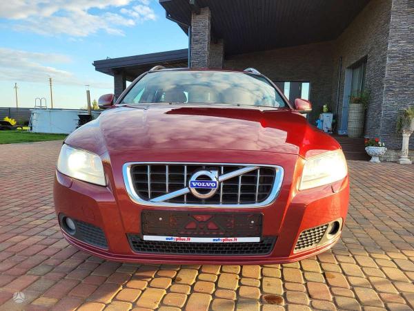 Red Volvo V70 2013 in Vilnius, with an engine capacity of 2.00 L and mileage of 298 thousand km for 5999 €, photo 9 on AUTOMOTO.COM.LV