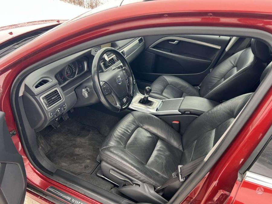 Sarkans Volvo V70 2014 Kauņa, ar dzinēja tilpumu 1.98 L un nobraukumu 269 tūkst. km par 6850 €, foto 14 vietnē AUTOMOTO.COM.LV