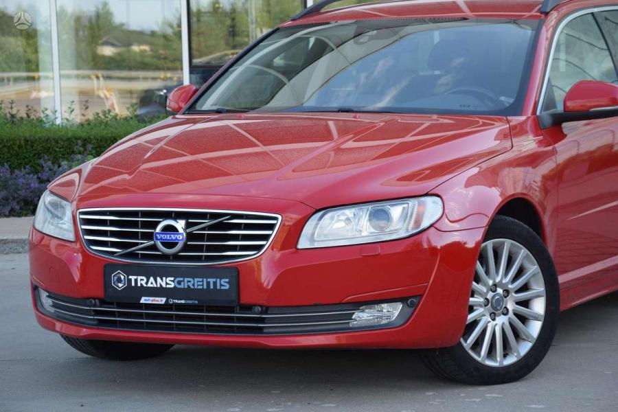 Red Volvo V70 2014 in Vilnius, with an engine capacity of 2.40 L and mileage of 296 thousand km for 7700 €, photo 9 on AUTOMOTO.COM.LV