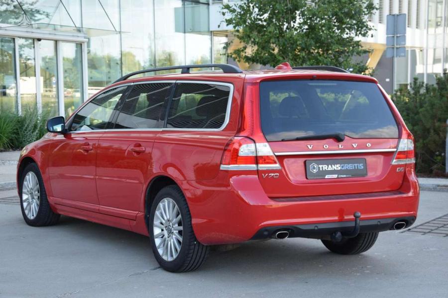 Red Volvo V70 2014 in Vilnius, with an engine capacity of 2.40 L and mileage of 296 thousand km for 7700 €, photo 11 on AUTOMOTO.COM.LV