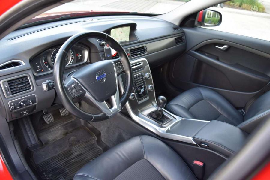 Red Volvo V70 2014 in Vilnius, with an engine capacity of 2.40 L and mileage of 296 thousand km for 7700 €, photo 16 on AUTOMOTO.COM.LV