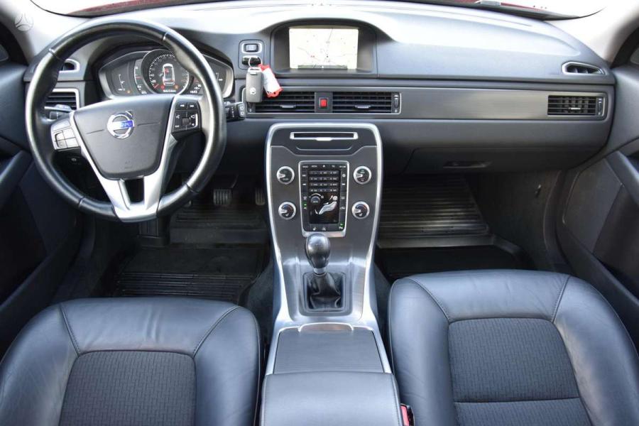 Red Volvo V70 2014 in Vilnius, with an engine capacity of 2.40 L and mileage of 296 thousand km for 7700 €, photo 17 on AUTOMOTO.COM.LV