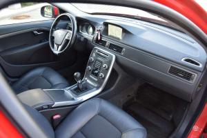 Red Volvo V70 2014 in Vilnius, with an engine capacity of 2.40 L and mileage of 296 thousand km for 7700 €, photo 18 on AUTOMOTO.COM.LV