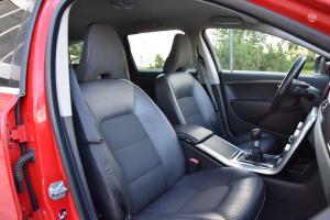 Red Volvo V70 2014 in Vilnius, with an engine capacity of 2.40 L and mileage of 296 thousand km for 7700 €, photo 20 on AUTOMOTO.COM.LV