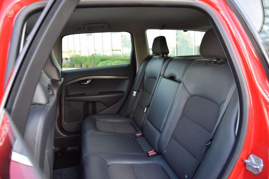 Red Volvo V70 2014 in Vilnius, with an engine capacity of 2.40 L and mileage of 296 thousand km for 7700 €, photo 21 on AUTOMOTO.COM.LV