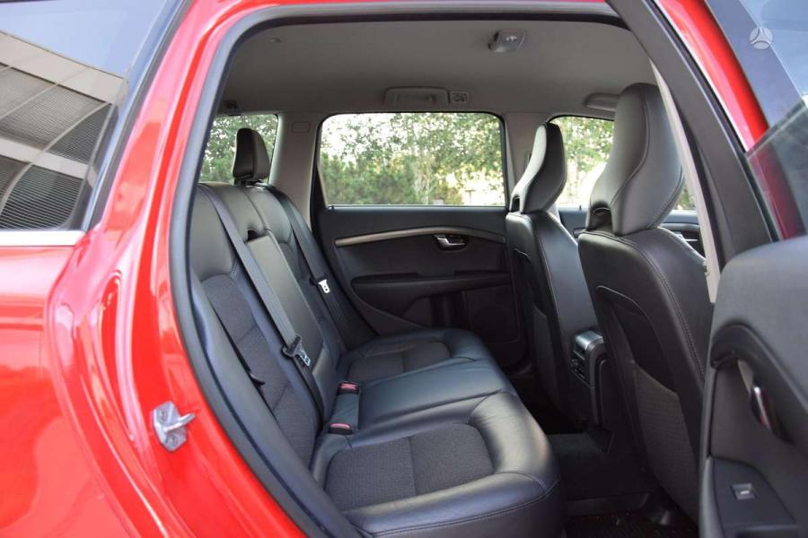 Red Volvo V70 2014 in Vilnius, with an engine capacity of 2.40 L and mileage of 296 thousand km for 7700 €, photo 23 on AUTOMOTO.COM.LV