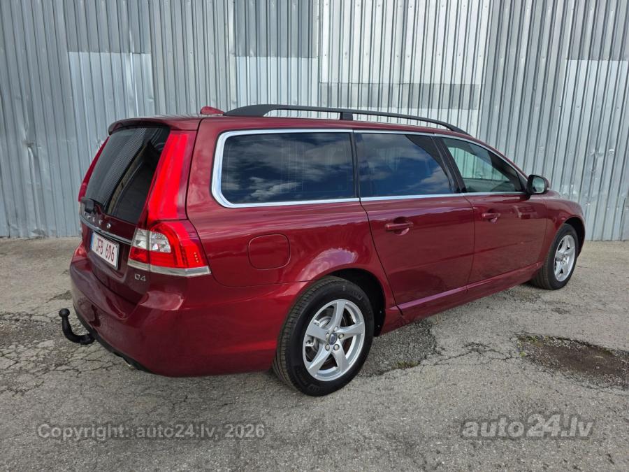 Sarkans Volvo V70 2015 Tallina, ar dzinēja tilpumu 2.00 L un nobraukumu 267 tūkst. km par 7490 €, foto 4 vietnē AUTOMOTO.COM.LV