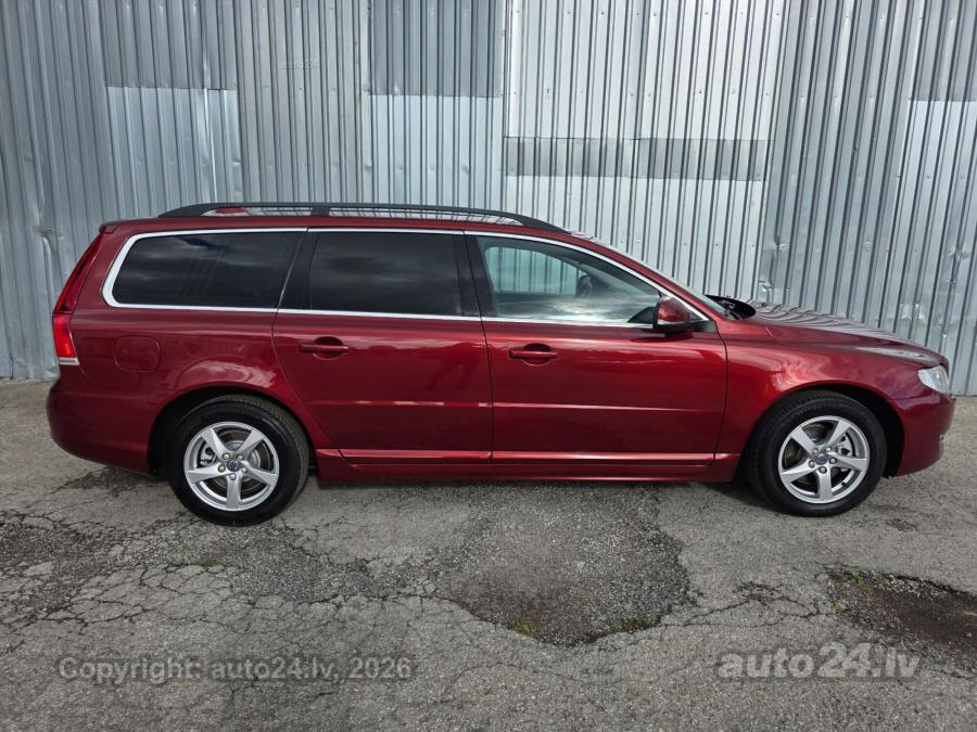 Sarkans Volvo V70 2015 Tallina, ar dzinēja tilpumu 2.00 L un nobraukumu 267 tūkst. km par 7490 €, foto 6 vietnē AUTOMOTO.COM.LV