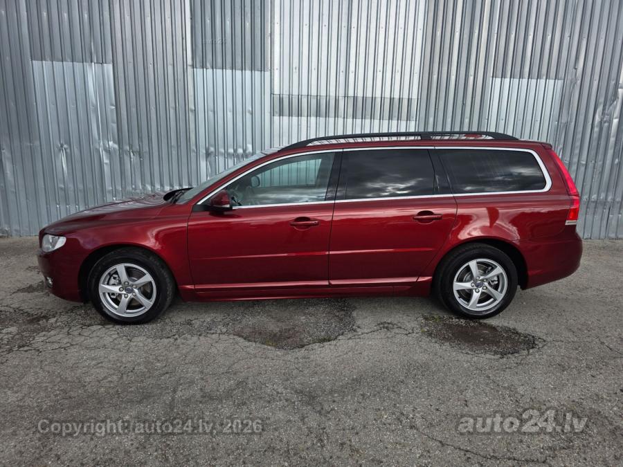 Sarkans Volvo V70 2015 Tallina, ar dzinēja tilpumu 2.00 L un nobraukumu 267 tūkst. km par 7490 €, foto 7 vietnē AUTOMOTO.COM.LV