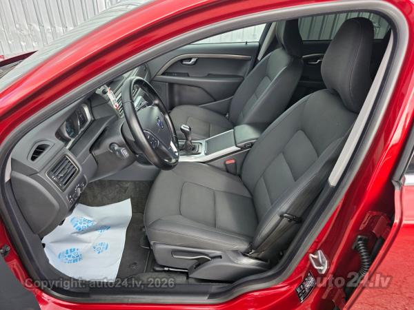 Red Volvo V70 2015 in Tallinn, with an engine capacity of 2.00 L and mileage of 267 thousand km for 7490 €, photo 9 on AUTOMOTO.COM.LV