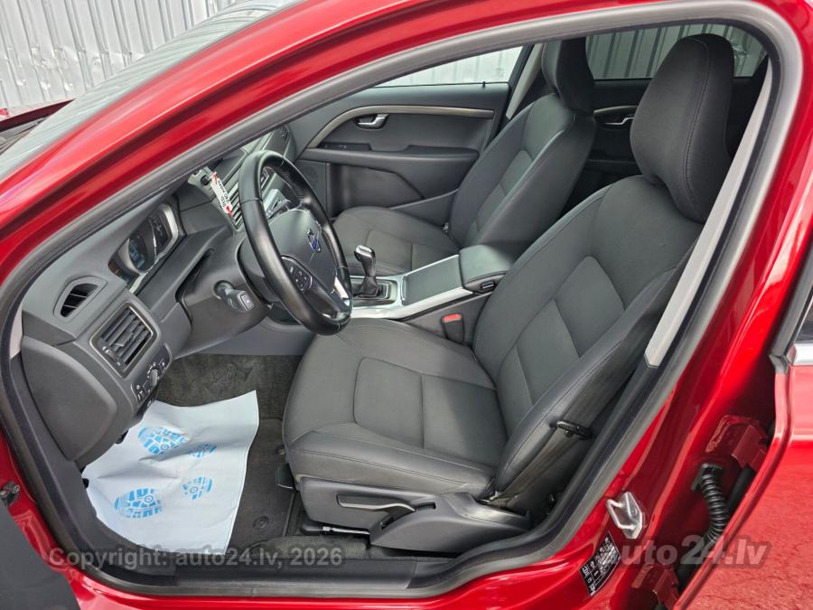 Sarkans Volvo V70 2015 Tallina, ar dzinēja tilpumu 2.00 L un nobraukumu 267 tūkst. km par 7490 €, foto 10 vietnē AUTOMOTO.COM.LV