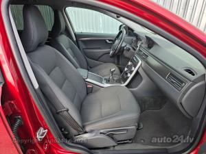 Sarkans Volvo V70 2015 Tallina, ar dzinēja tilpumu 2.00 L un nobraukumu 267 tūkst. km par 7490 €, foto 12 vietnē AUTOMOTO.COM.LV