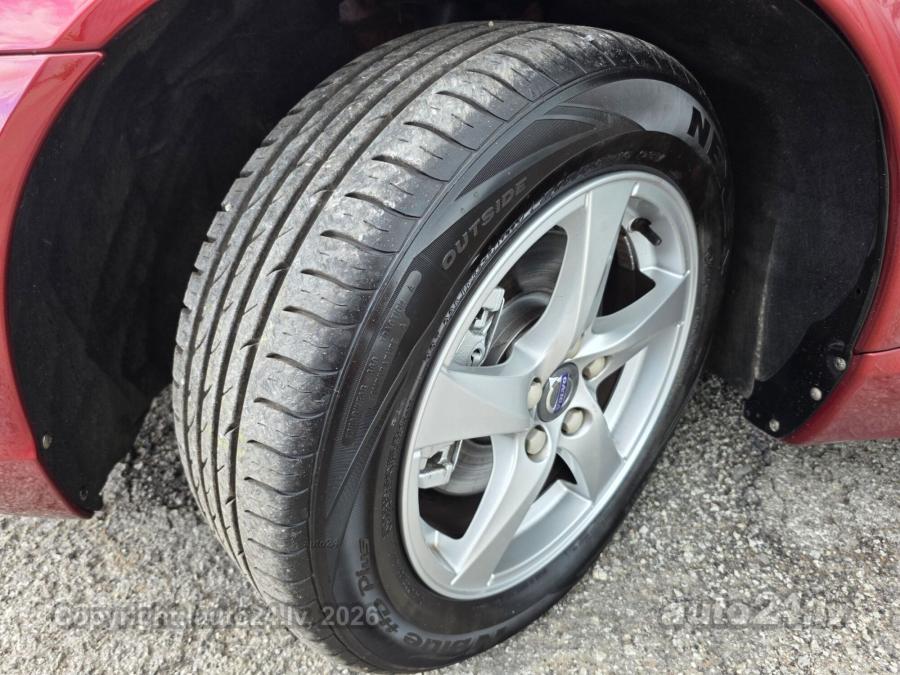 Sarkans Volvo V70 2015 Tallina, ar dzinēja tilpumu 2.00 L un nobraukumu 267 tūkst. km par 7490 €, foto 27 vietnē AUTOMOTO.COM.LV