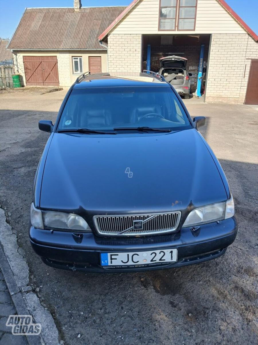 Volvo V70 1998 in Vilnius, with an engine capacity of 2.50 L and mileage of 500 thousand km for 900 €, photo 1 on AUTOMOTO.COM.LV