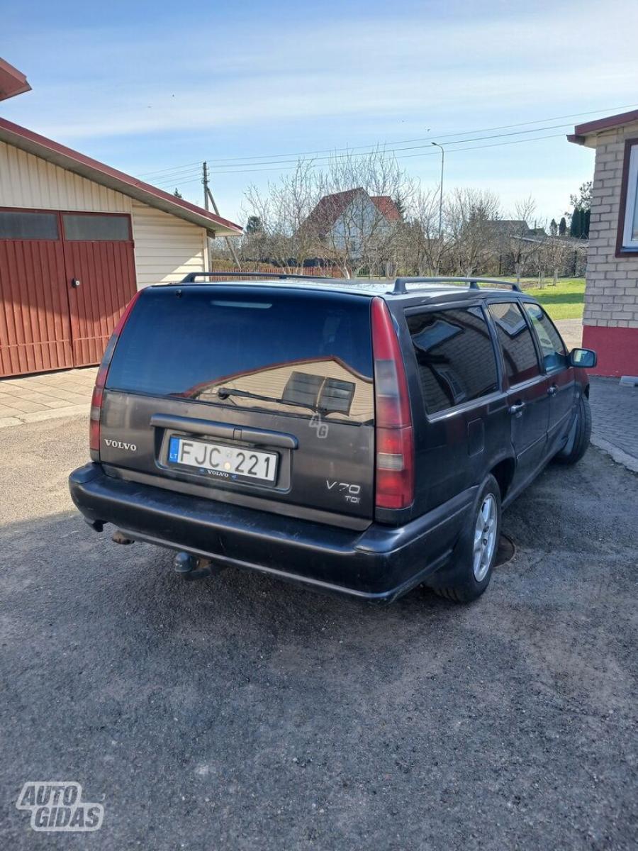 Volvo V70 1998 in Vilnius, with an engine capacity of 2.50 L and mileage of 500 thousand km for 900 €, photo 4 on AUTOMOTO.COM.LV