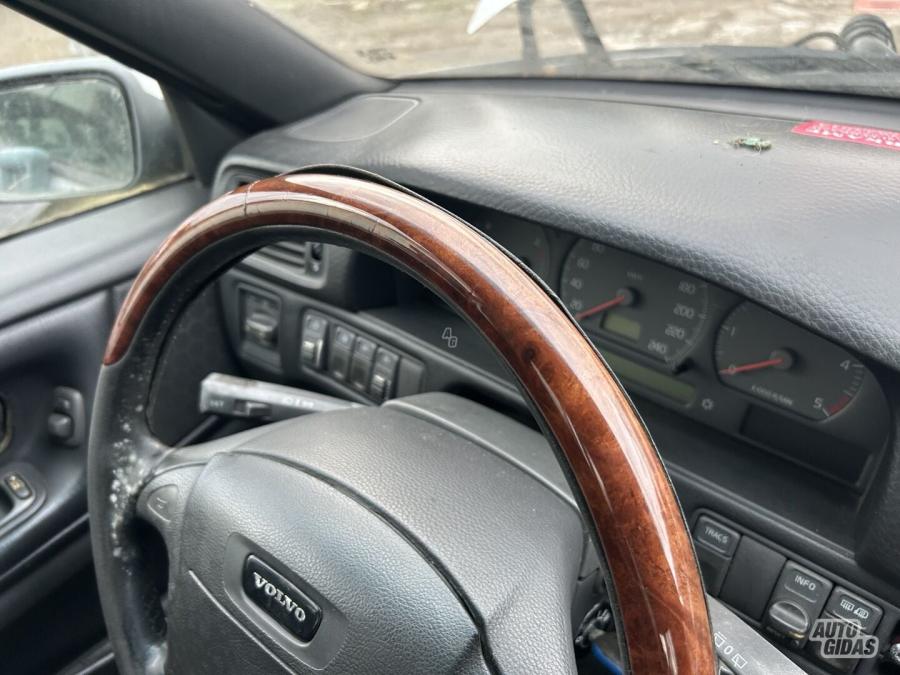 Volvo V70 1998 Varėna, ar dzinēja tilpumu 2.50 L un nobraukumu 400 tūkst. km par 360 €, foto 1 vietnē AUTOMOTO.COM.LV