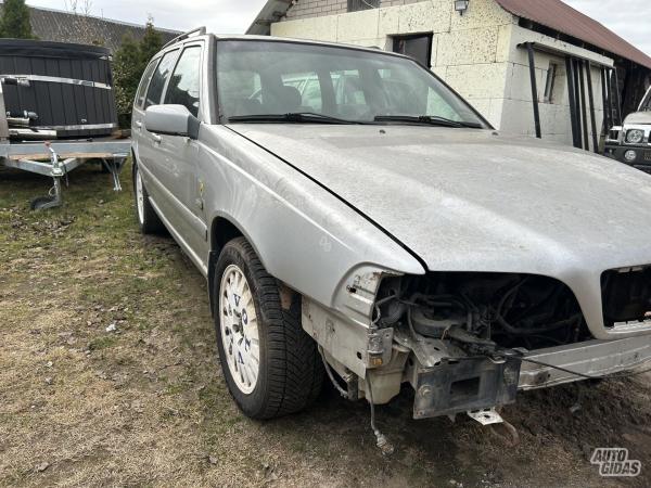 Volvo V70 1998 Varėna, ar dzinēja tilpumu 2.50 L un nobraukumu 400 tūkst. km par 360 €, foto 2 vietnē AUTOMOTO.COM.LV