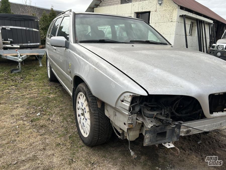 Volvo V70 1998 Varėna, ar dzinēja tilpumu 2.50 L un nobraukumu 400 tūkst. km par 360 €, foto 3 vietnē AUTOMOTO.COM.LV