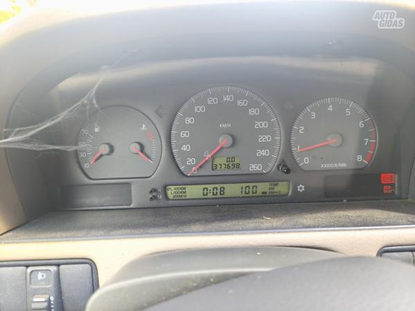 Volvo V70 1998 Ignalina, ar dzinēja tilpumu 2.40 L un nobraukumu 395 tūkst. km par 300 €, foto 3 vietnē AUTOMOTO.COM.LV