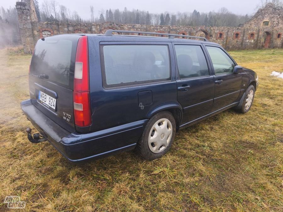 Volvo V70 1998 Ignalina, ar dzinēja tilpumu 2.40 L un nobraukumu 395 tūkst. km par 300 €, foto 7 vietnē AUTOMOTO.COM.LV