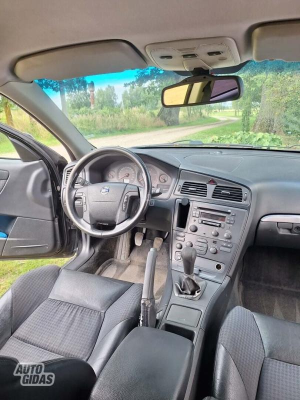 Volvo V70 1999 Panevēža, ar dzinēja tilpumu 2.00 L un nobraukumu 1 tūkst. km par 600 €, foto 1 vietnē AUTOMOTO.COM.LV