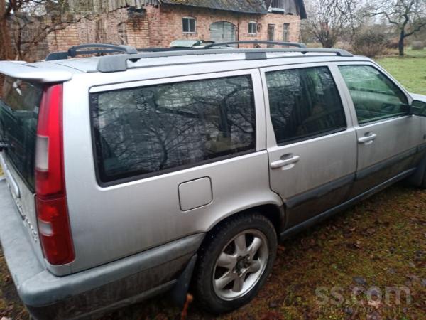 Volvo V70 1999 in Jelgava, with an engine capacity of 2.40 L and mileage of 300 thousand km for 4500 €, photo 1 on AUTOMOTO.COM.LV