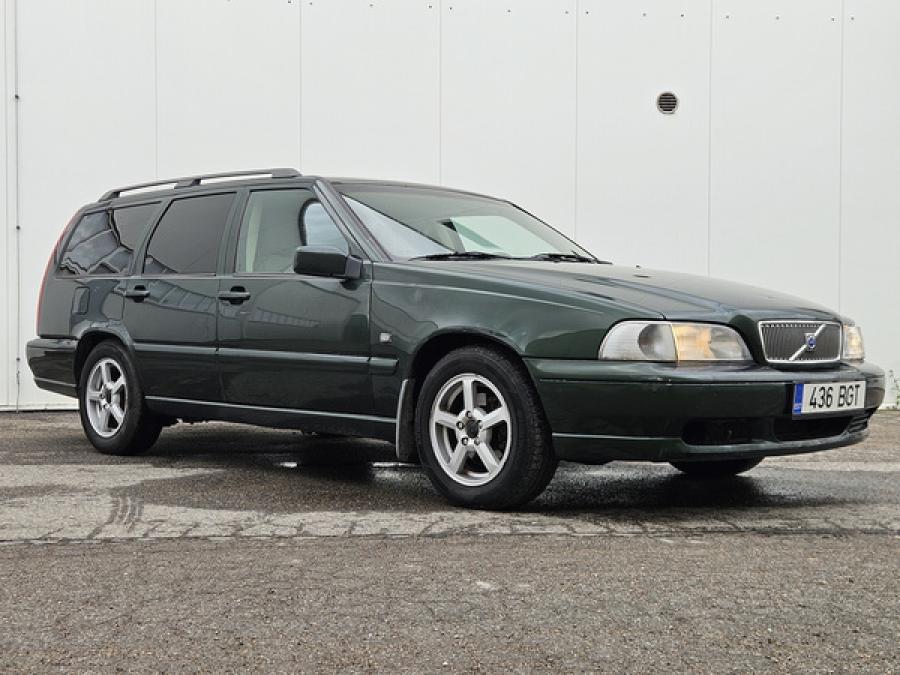 Volvo V70 1999 in Rakvere, with an engine capacity of 2.50 L and mileage of 282 thousand km for 2600 €, photo 3 on AUTOMOTO.COM.LV