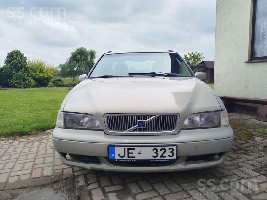 Volvo V70 2000 in Riga, with an engine capacity of 2.40 L and mileage of 331 thousand km for 900 €, photo 1 on AUTOMOTO.COM.LV