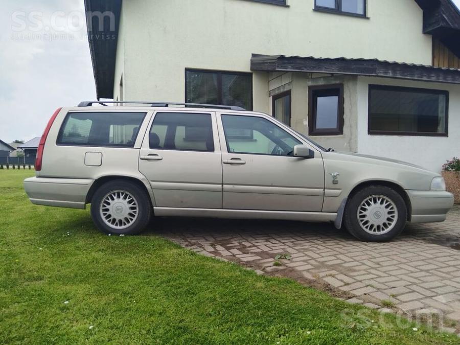 Volvo V70 2000 in Riga, with an engine capacity of 2.40 L and mileage of 331 thousand km for 900 €, photo 2 on AUTOMOTO.COM.LV