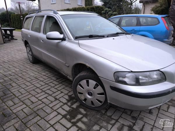 Volvo V70 2000 in Vilnius, with an engine capacity of 2.50 L and mileage of 418 thousand km for 800 €, photo 2 on AUTOMOTO.COM.LV